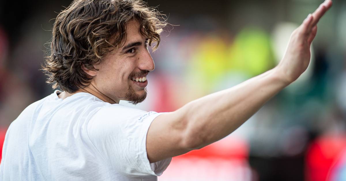 Alexander Lind nåede ud i lufthavnen, da flyskræk tvang ham til at ...