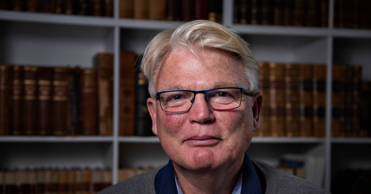 Jeg har skrevet en bog om skandalerne på Slotsholmen. Den er ren fiktion, men jeg bruger da mine ...