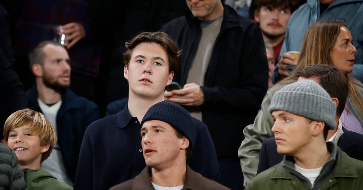 Prins Christian har allerede kørekort, men der er lang vej til at styre ...