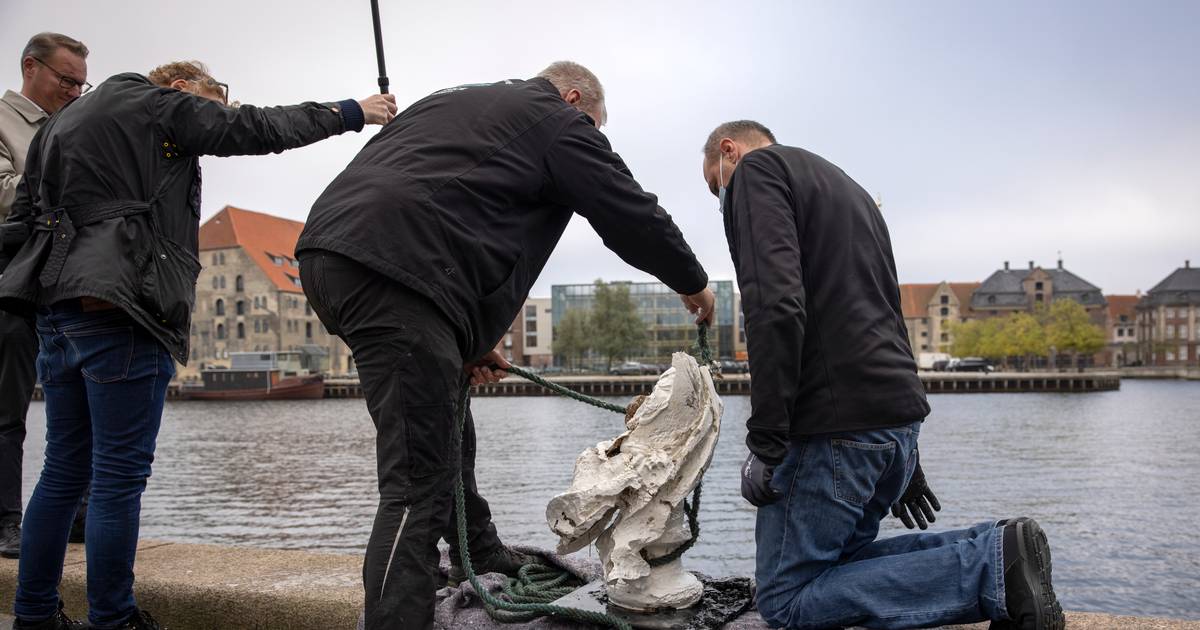 Smid da bare fortiden i vandet - Jyllands-Posten