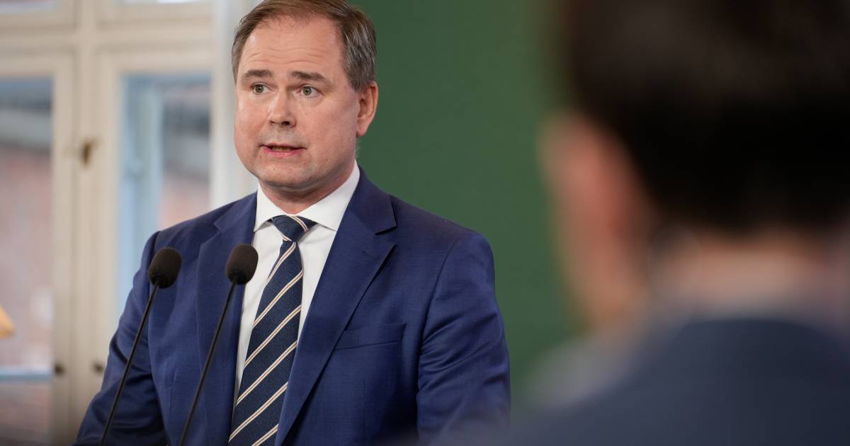 Regeringen på tilbagetog efter hård pensions-kritik - Jyllands-Posten
