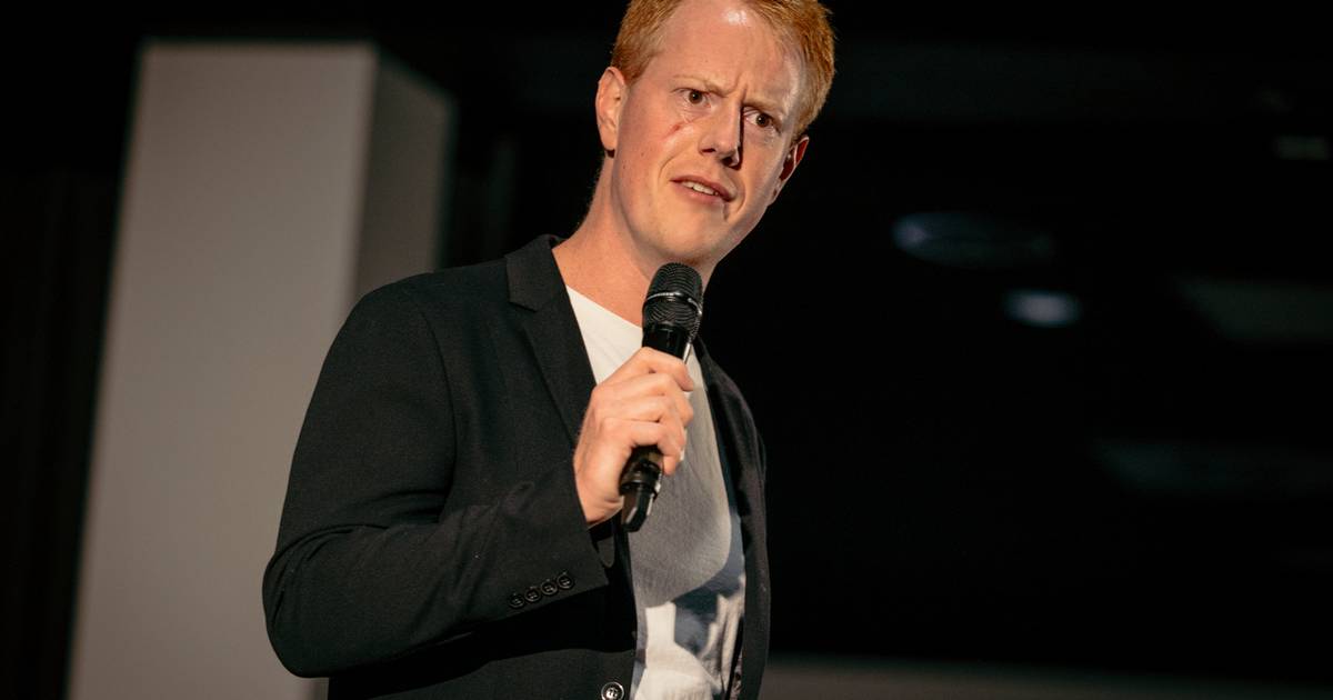 Conrad Molden har gjort karriere ved at gøre grin med danskerne ...
