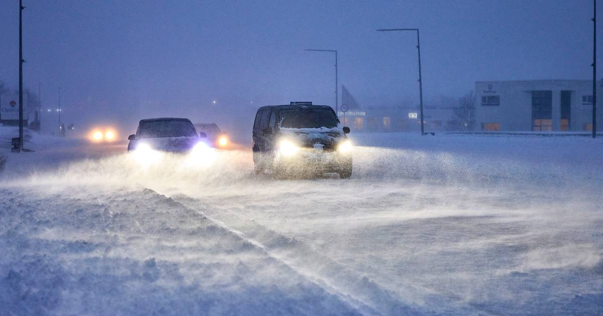 Et døgns snestorm i 2024 satte landets næststørste by i stå - Jyllands ...