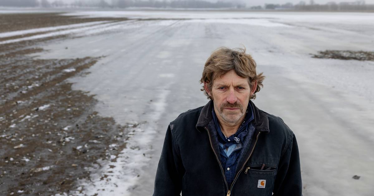 John Eriksen bor på sin fødegård – men gården kan i værste fald ende på ...