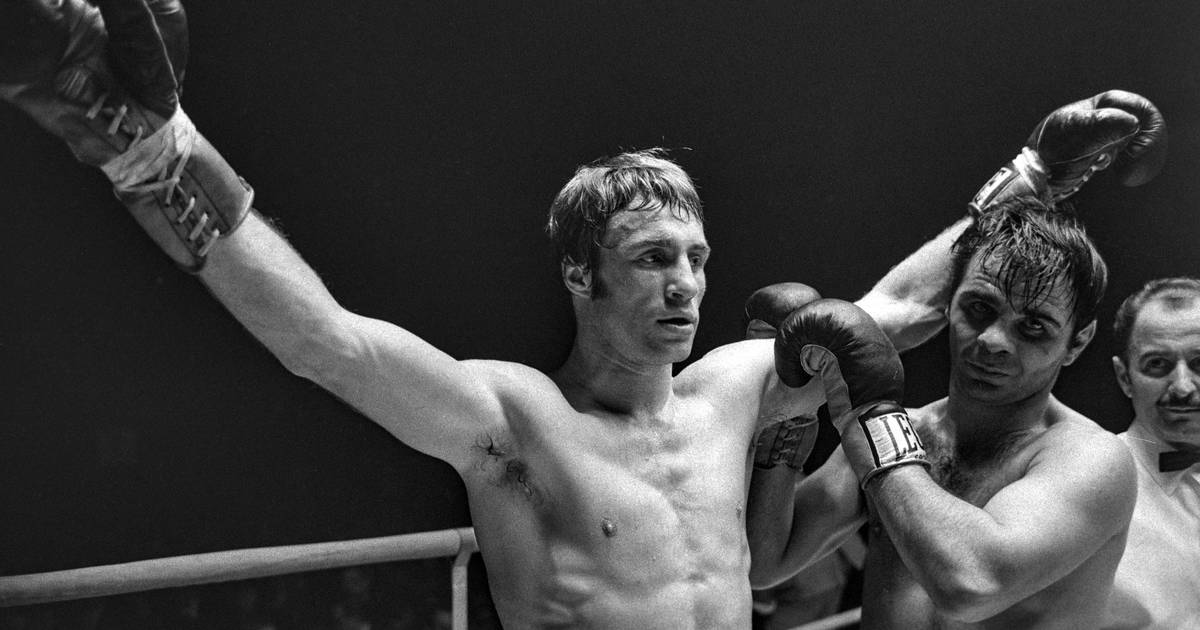 Han blev besat af legenden Tom Bogs og endte i hans stue. Pludselig kom ...