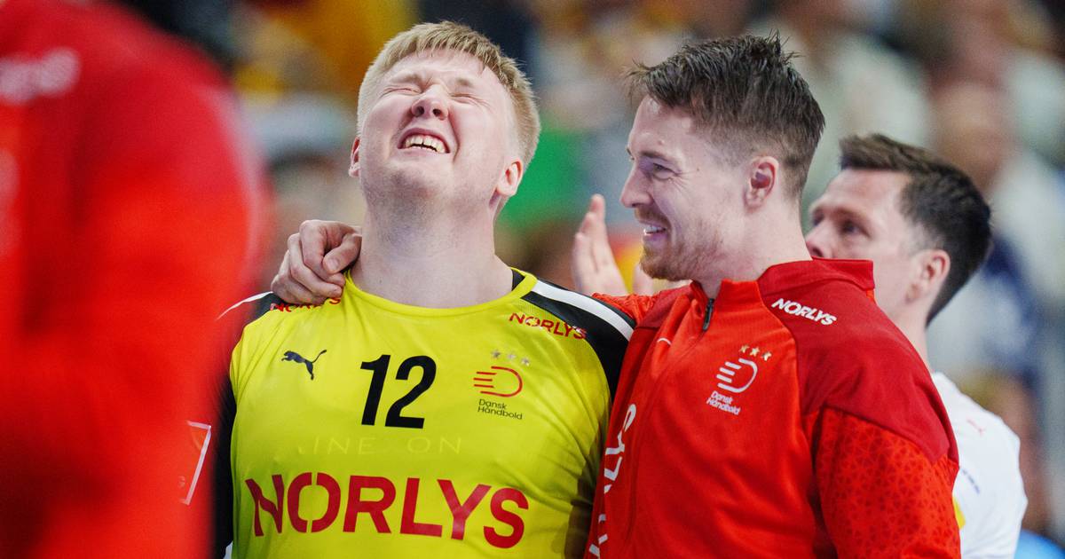 Emil Nielsen var så overvældet af indtryk, at han gemte sit ansigt i et ...