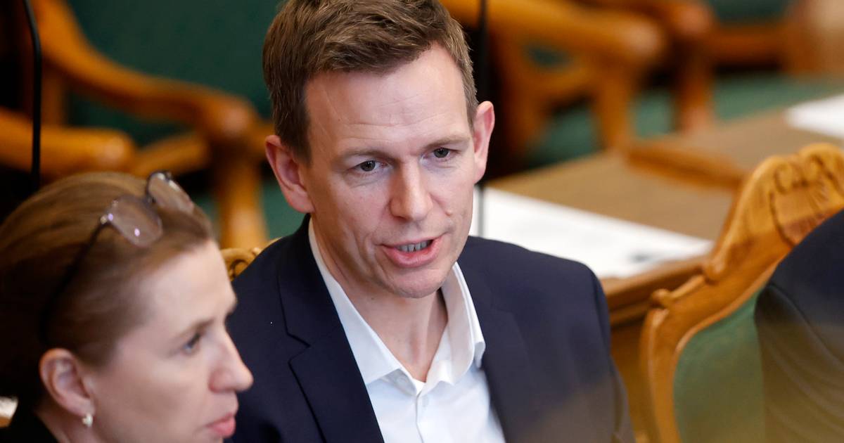 Socialdemokratiet forsvarer sig i debat om krig og arbejdstid: Vi taber ...