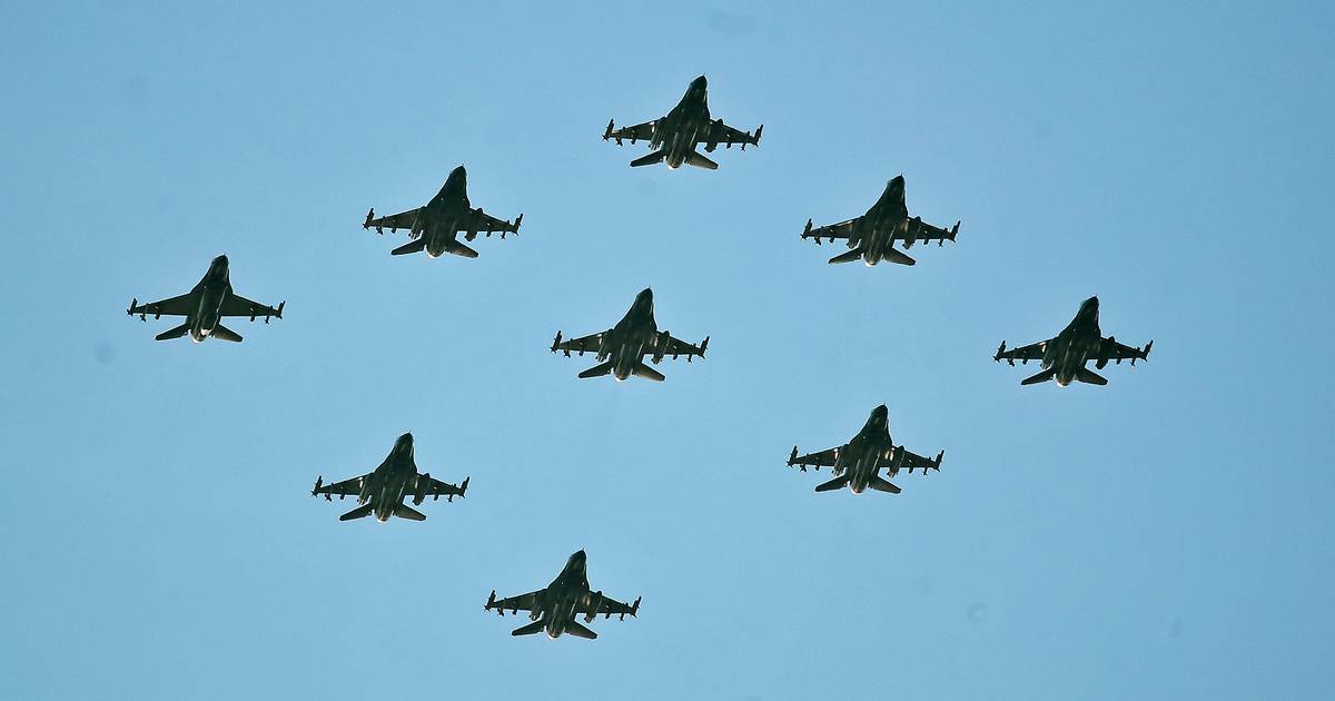 Danske F-16-fly er små flyvende brikker i et storpolitisk magtspil ...