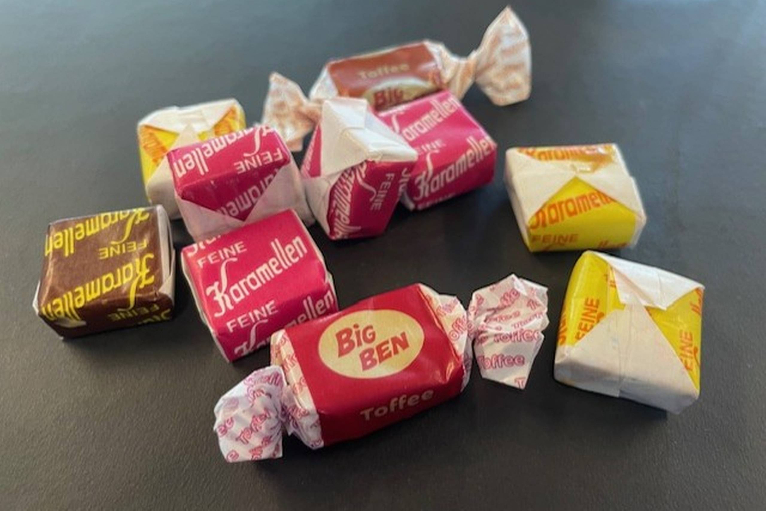 Politiet vil undersøge, hvad der præcis lå gemt i en karamel uddelt på sidste skoledag ...