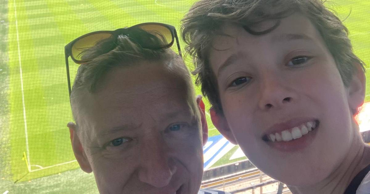 Christian Groes og hans søn måtte søge ly fra hooligans med romerlys ...