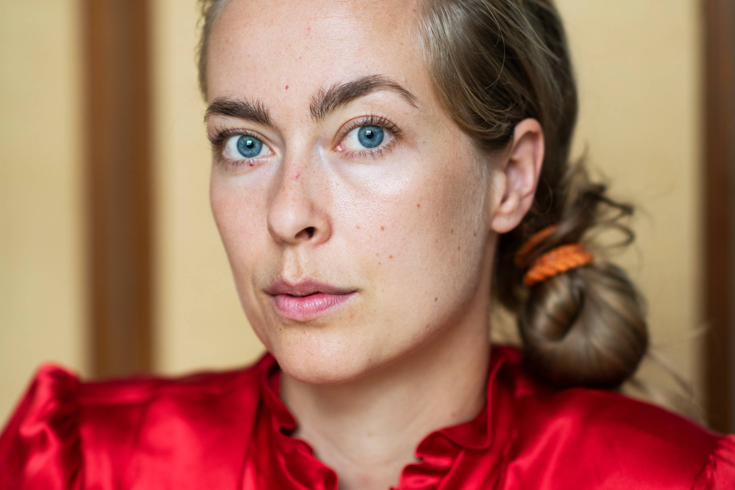 Hendes ulykke er stor, hendes ulykke er tung, og hun kan ikke lægge den ...