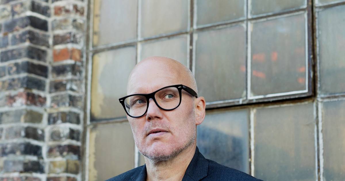 Det går over stok og sten med hestevogn gennem stinkende gader og ...