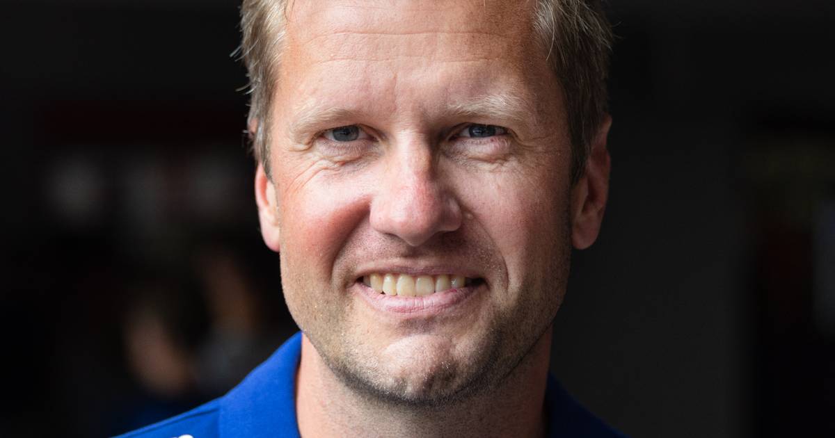 Mikkel Larsen blev smaskforelsket i 2012, men de kan kun mødes hvert ...