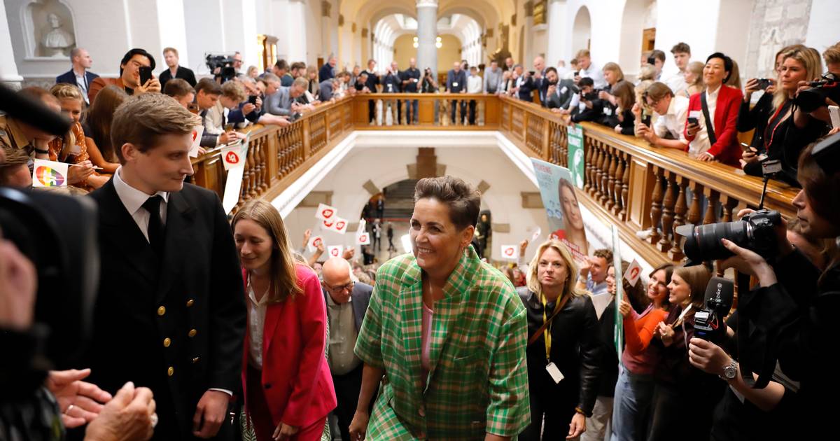 Pia Olsen Dyhr udfordrer Mette Frederiksen i slaget om danskernes ...