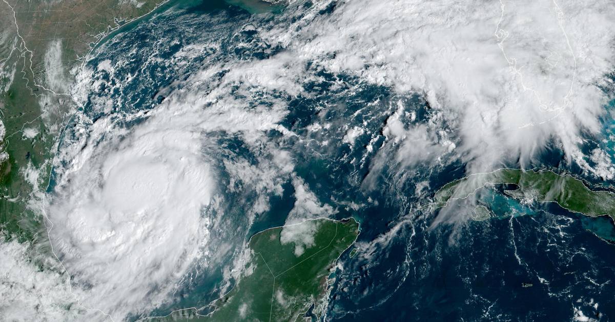 Florida gør sig klar til endnu en ødelæggende orkan - Jyllands-Posten