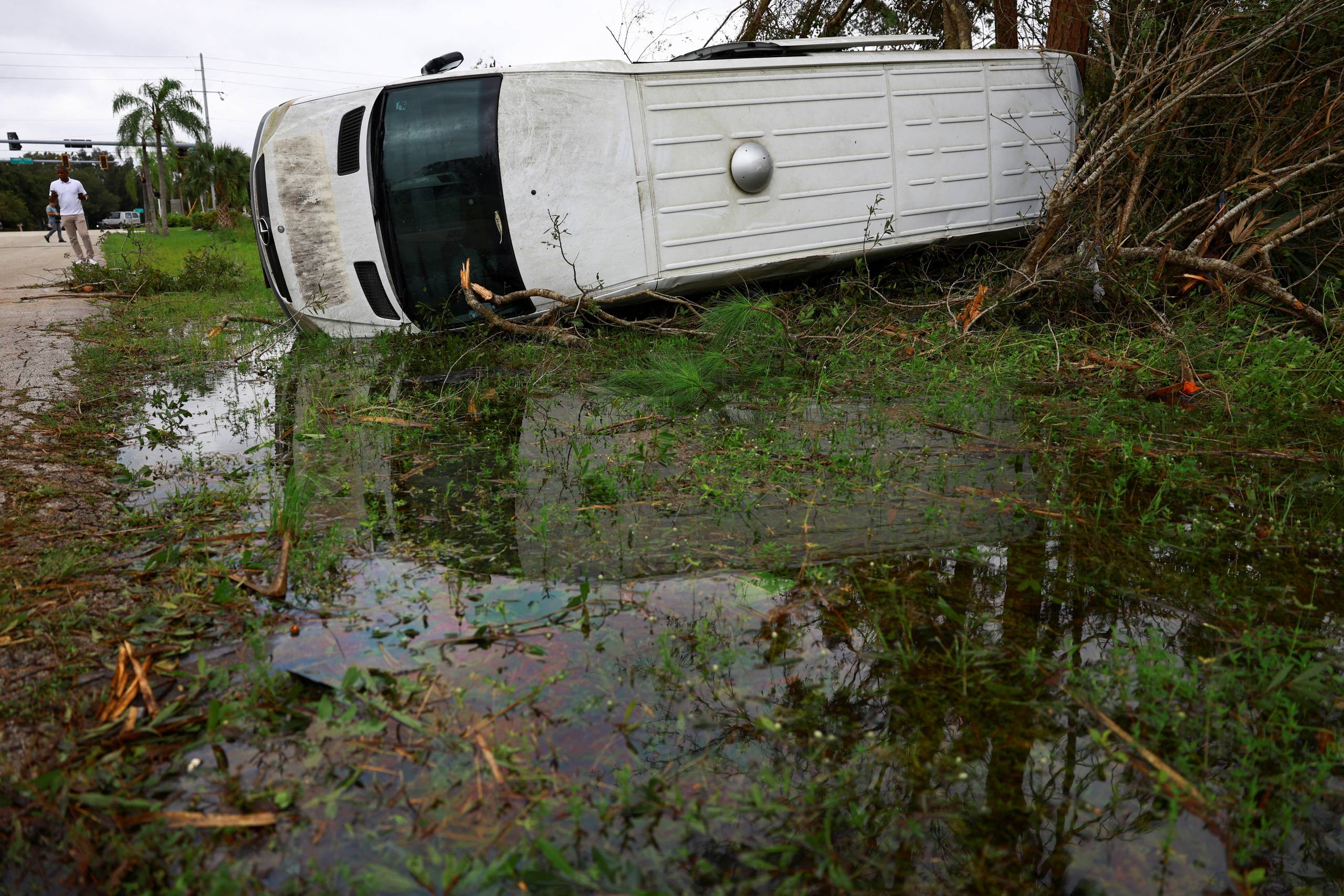 Dødbringende tornadoer hærgede Florida under orkan - Jyllands-Posten
