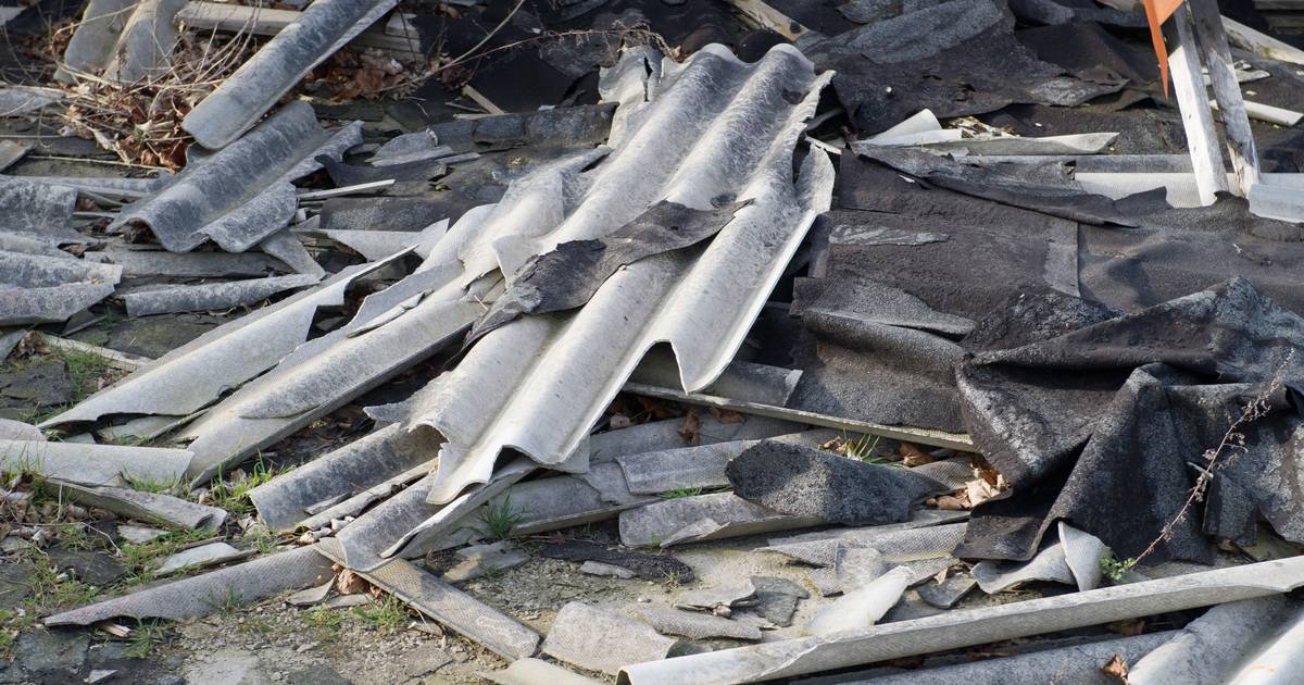 Børn arbejdede med asbestholdige tagplader i Sønderborg - Jyllands-Posten