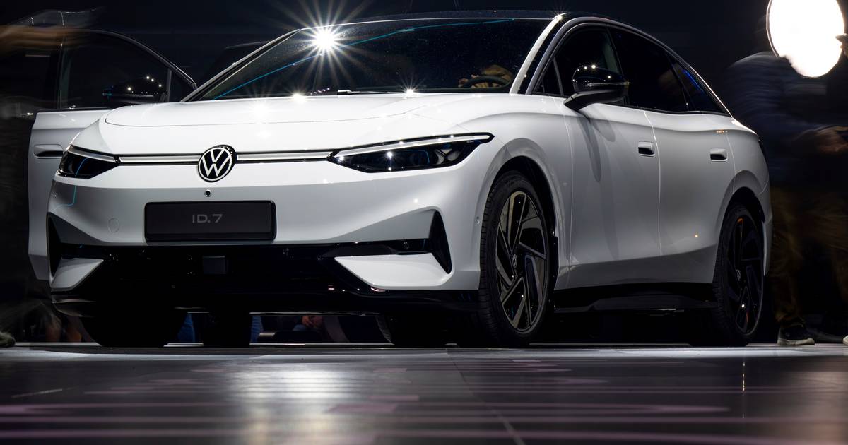 Benzinbilen er guld for statskassen. Se hvor lidt, elbilen giver ...