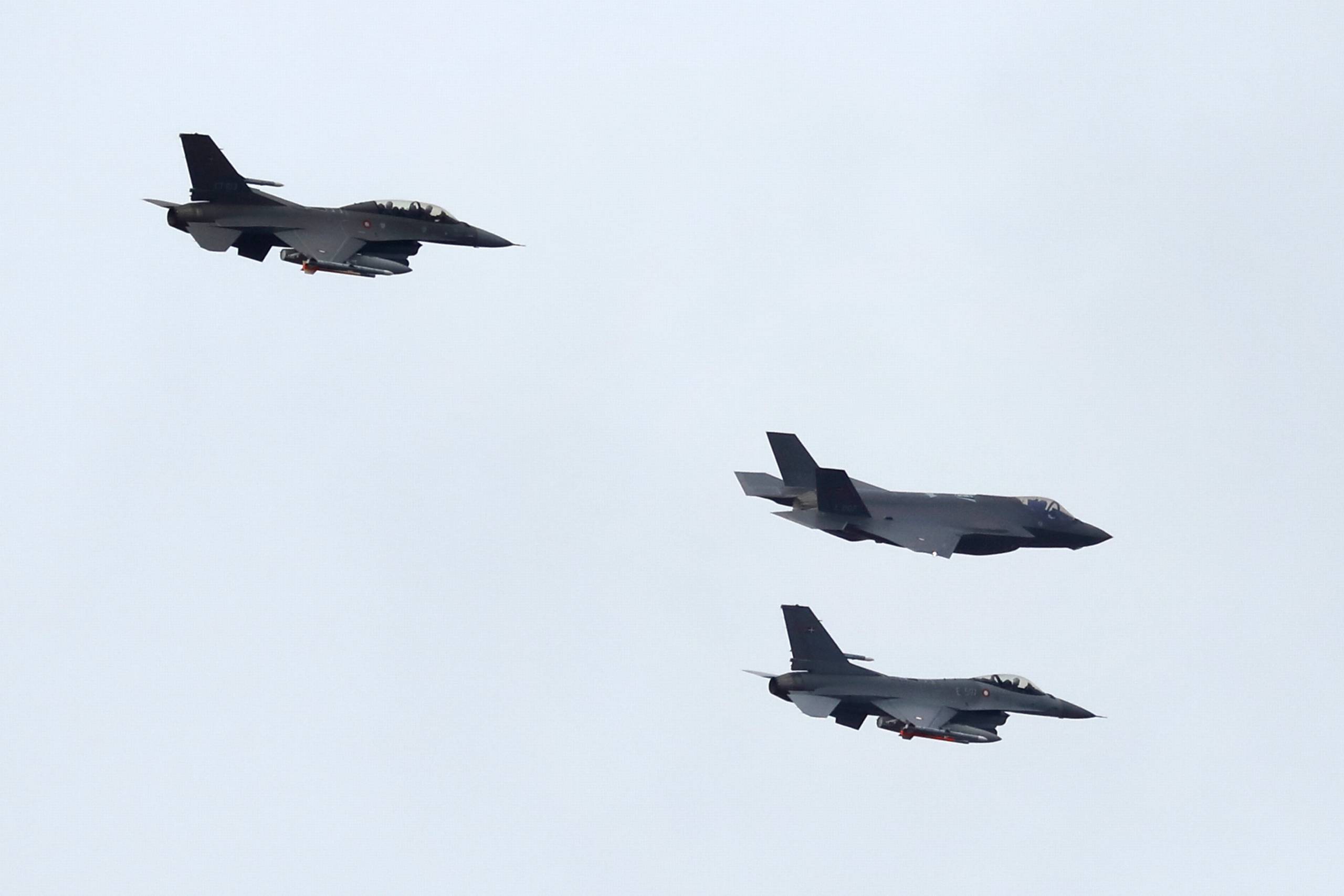 Danmark har modtaget fire nye F-35-kampfly - Jyllands-Posten