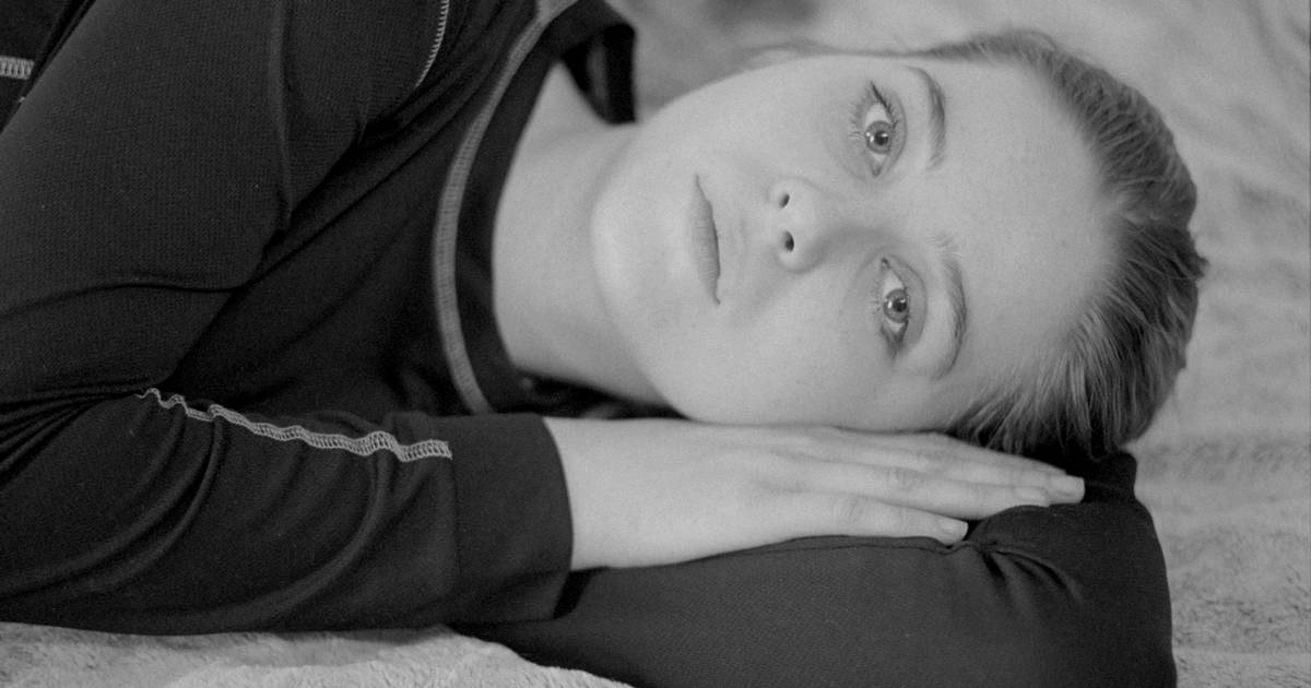 Intet kunne slå lille Mathilde ud af livet. Men nu lå hun under et ...