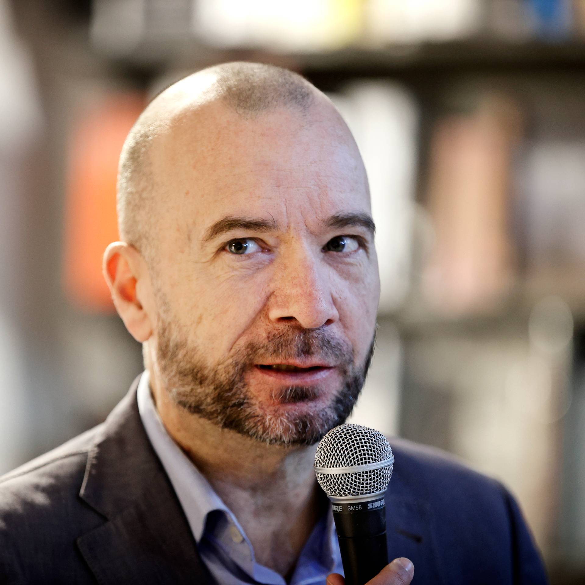 Kuno Fencker melder sig ud af Siumut og ind i Naleraq - Jyllands-Posten