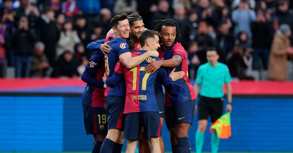 Barcelona overtog dukseplads med sikker sejr - Jyllands-Posten