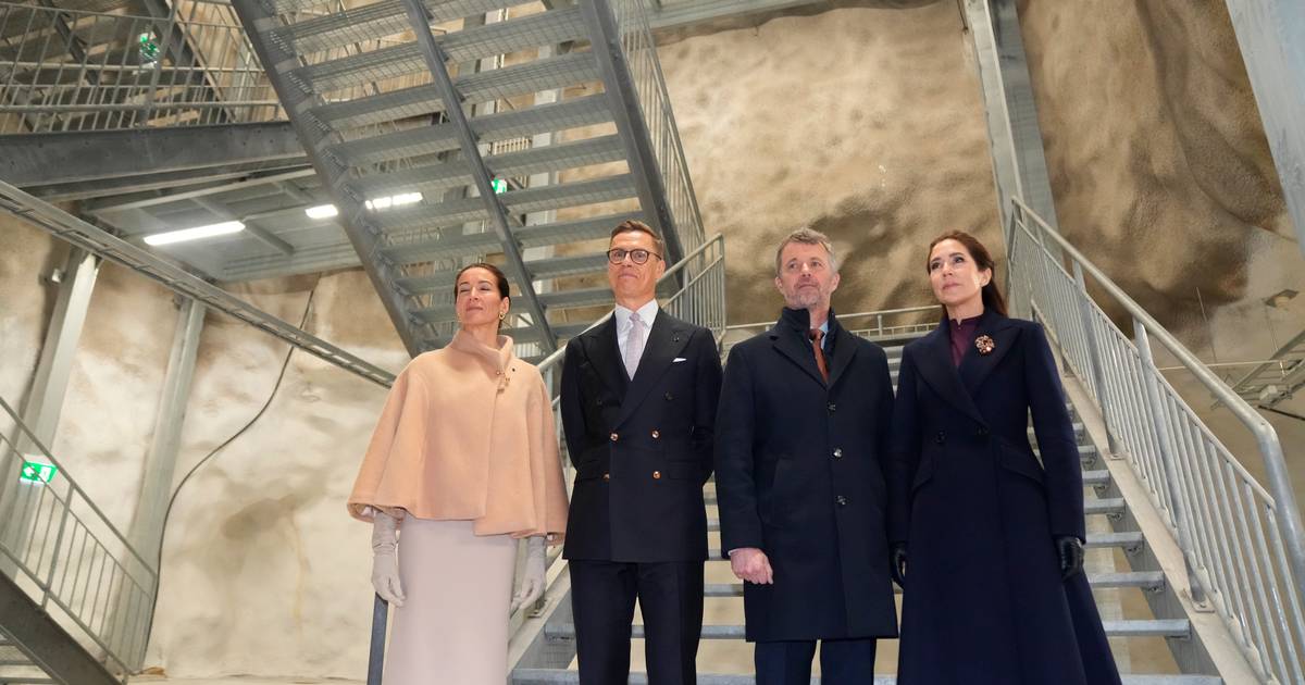 Kongepar gik 20 meter under jorden for at se Finlands civilforsvar ...