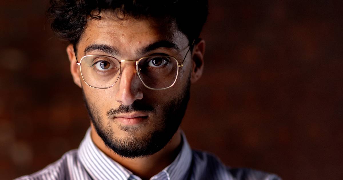 »De klapper af mig, dans for os, dans, din lille perker« - Jyllands-Posten