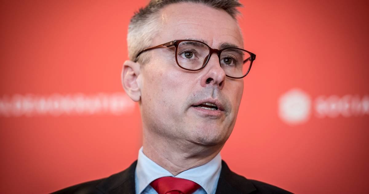 Forlag dropper Henrik Sass Larsens bog efter tiltale - Finans