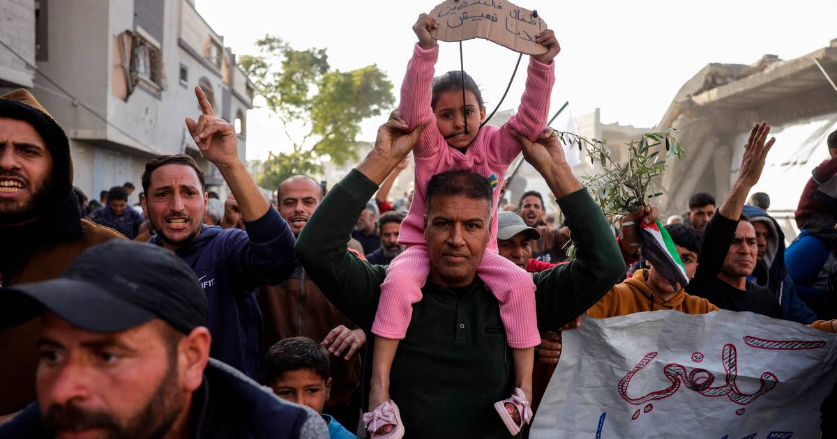 Krigstræthed udløser opsigtsvækkende protester mod Hamas i Gaza ...