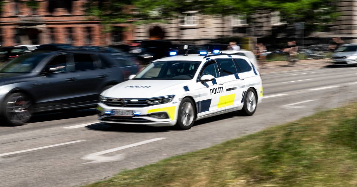17-årig i bil på flugt sigtet for at kaste hammer mod politibil ...