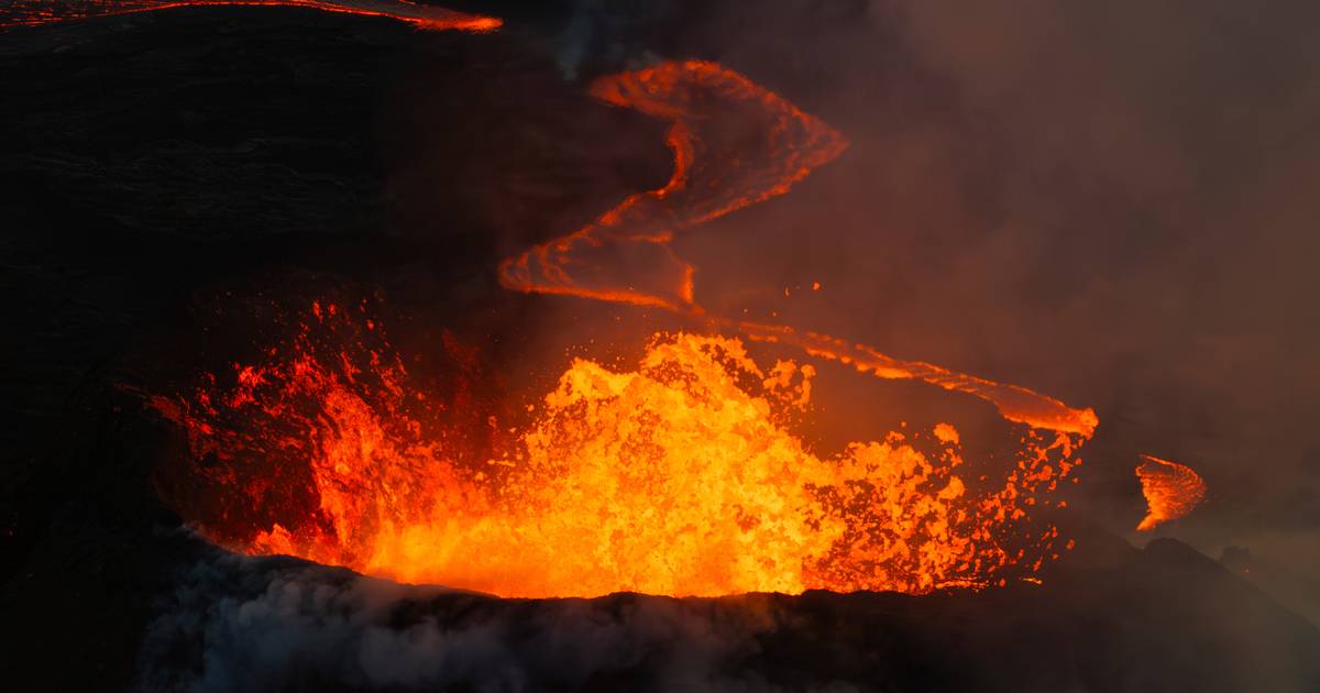 Vulkan er gået i udbrud - islandsk by er evakueret - Jyllands-Posten