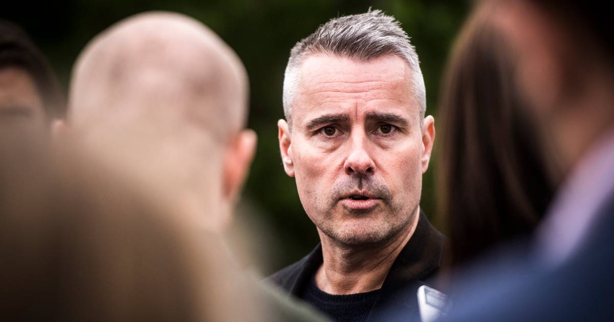 Vil boghandlerne sælge Henrik Sass Larsens kommende bog? - Jyllands-Posten