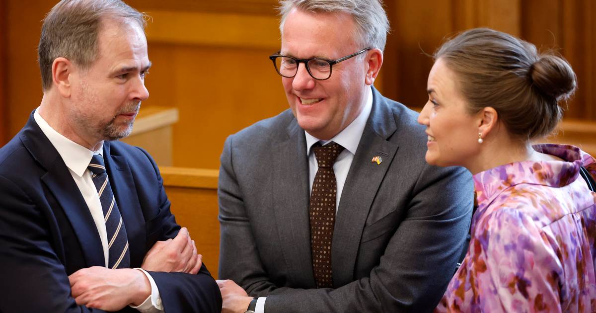 Få timer inden politikerne skulle udfritte hinanden i Folketingssalen, udkom et opsigtsvækkende ...