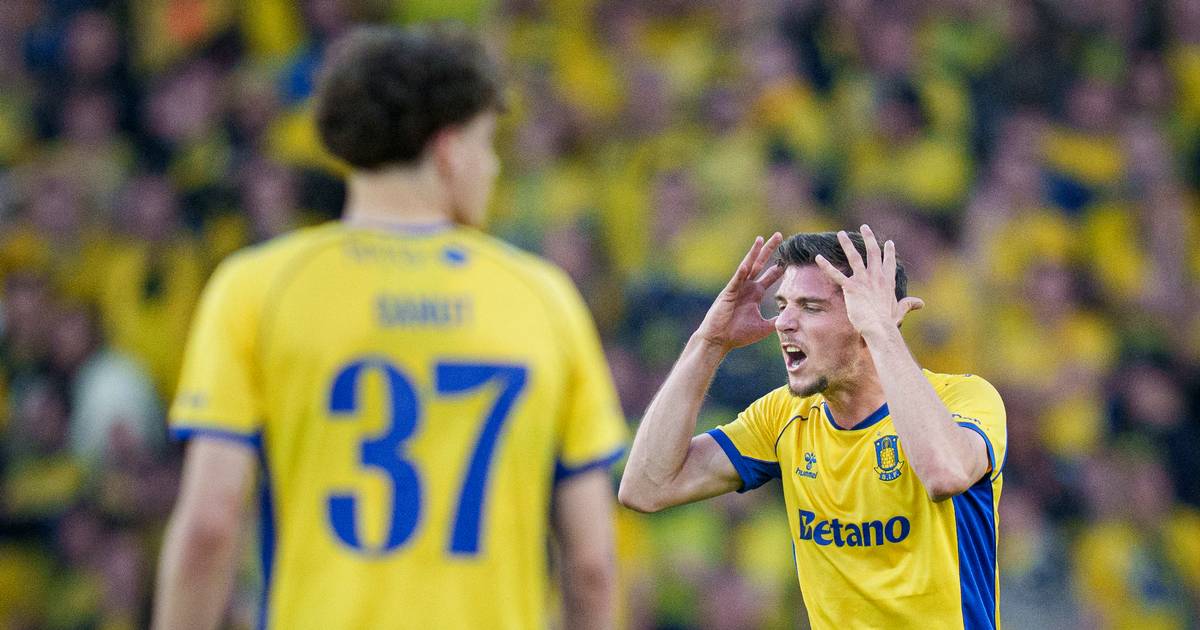 Vred Brøndby-spiller sabler dommerne efter offside-kendelse - Jyllands ...