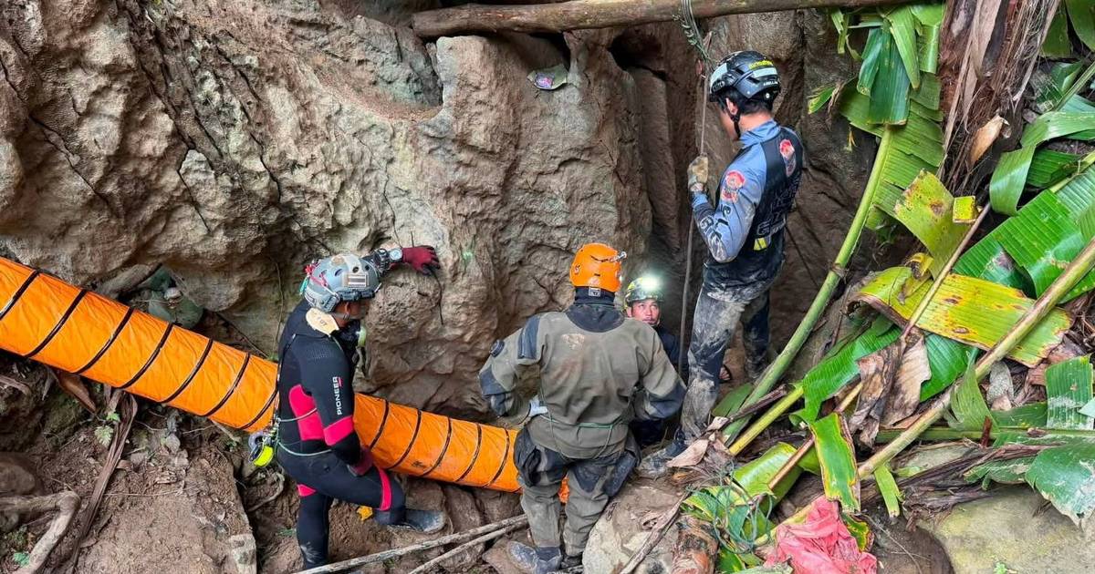 Fem savnede er fundet i live efter en uge i oversvømmet hule i Laos ...