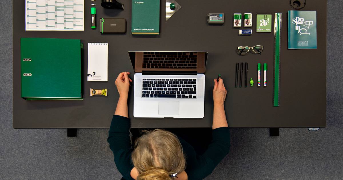 Placeringen af computerskærmen har stor betydning for både nakke ...