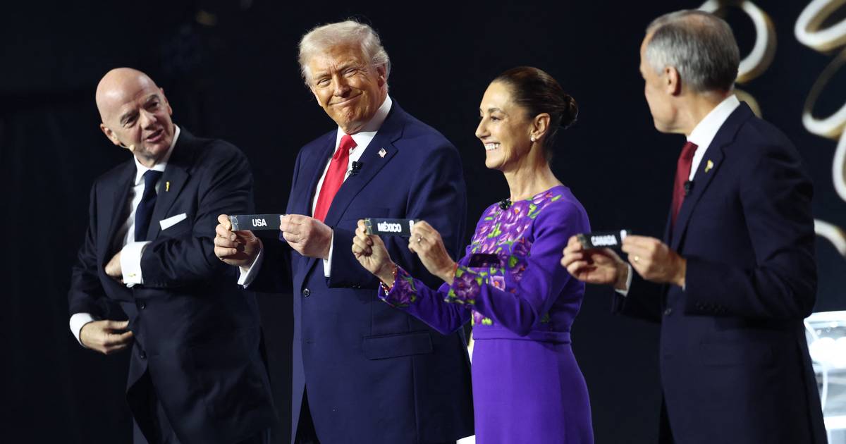 »Pinligt«: I aften sparkes Trumps VM i gang - og møgsagerne står i kø ...