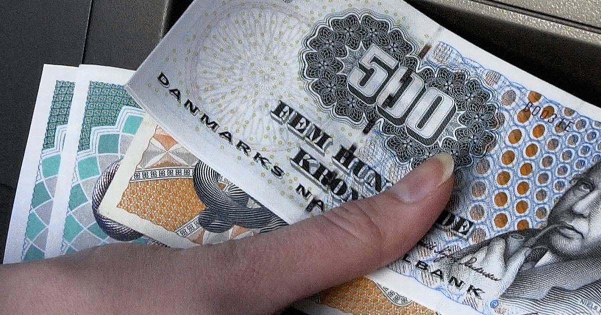 Danskere gemmer sedler i madrassen - Jyllands-Posten