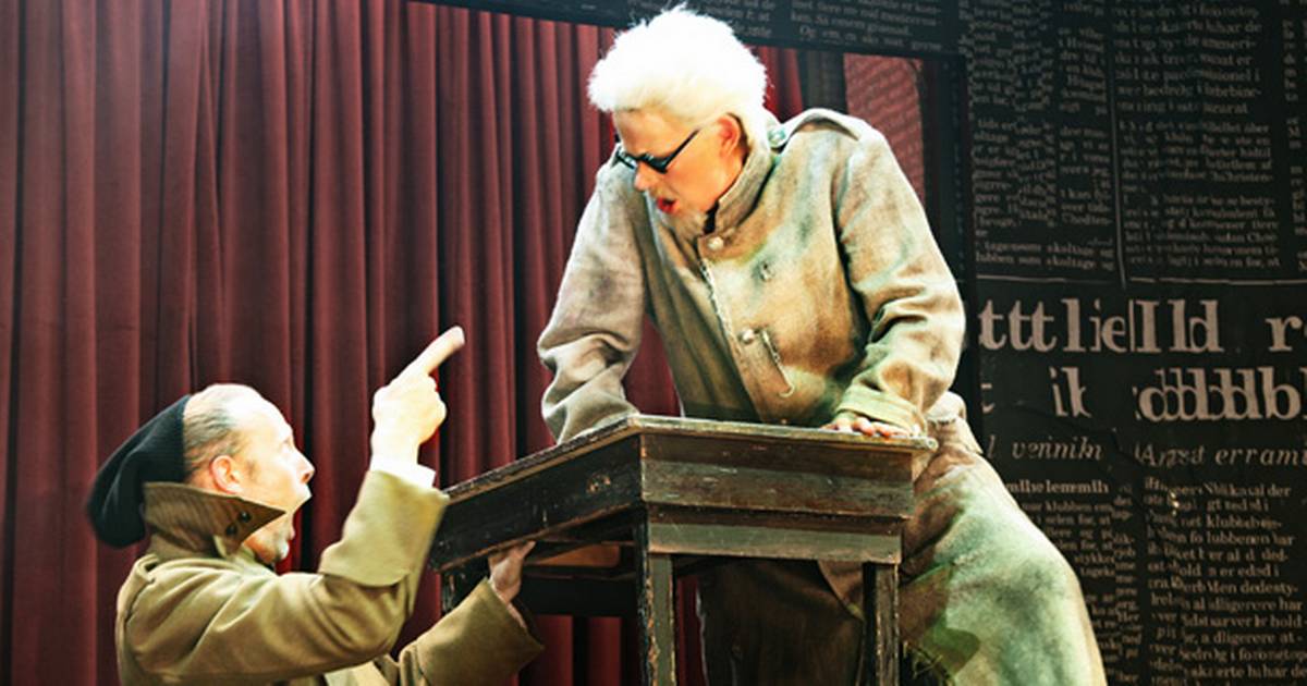 Revy på det Kgl. Teater - Jyllands-Posten