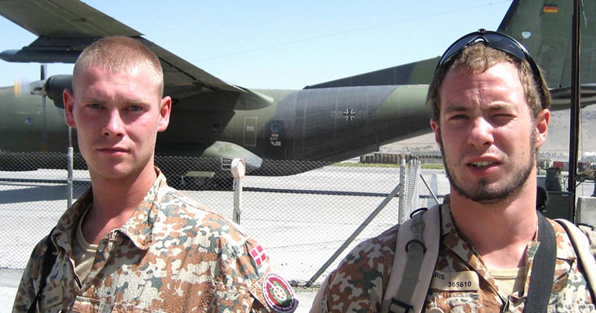 »Min far har for første gang givet mig et kram« - Jyllands-Posten