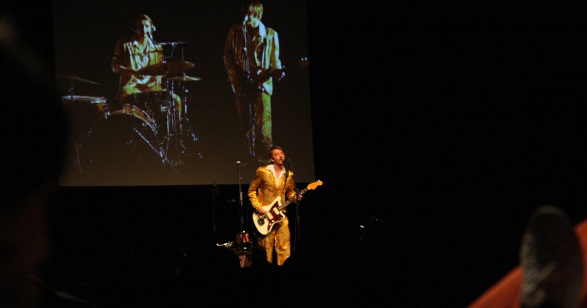 Prins verfede Elvis af scenen - Jyllands-Posten