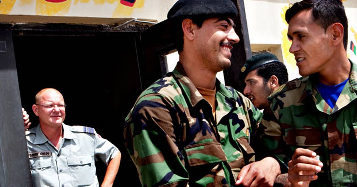 Afghanske hærchefer lovpriser Danmark - Jyllands-Posten