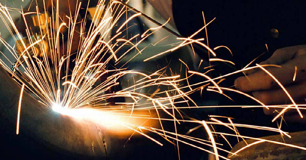 Investorer smider industriaktier