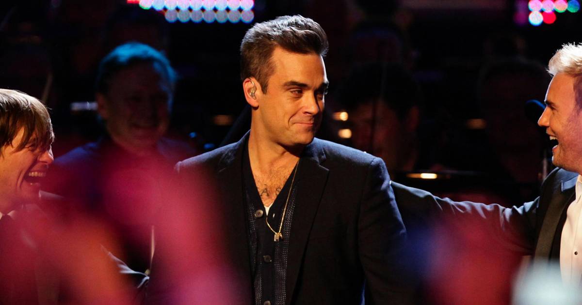 Robbie på scenen med Take That