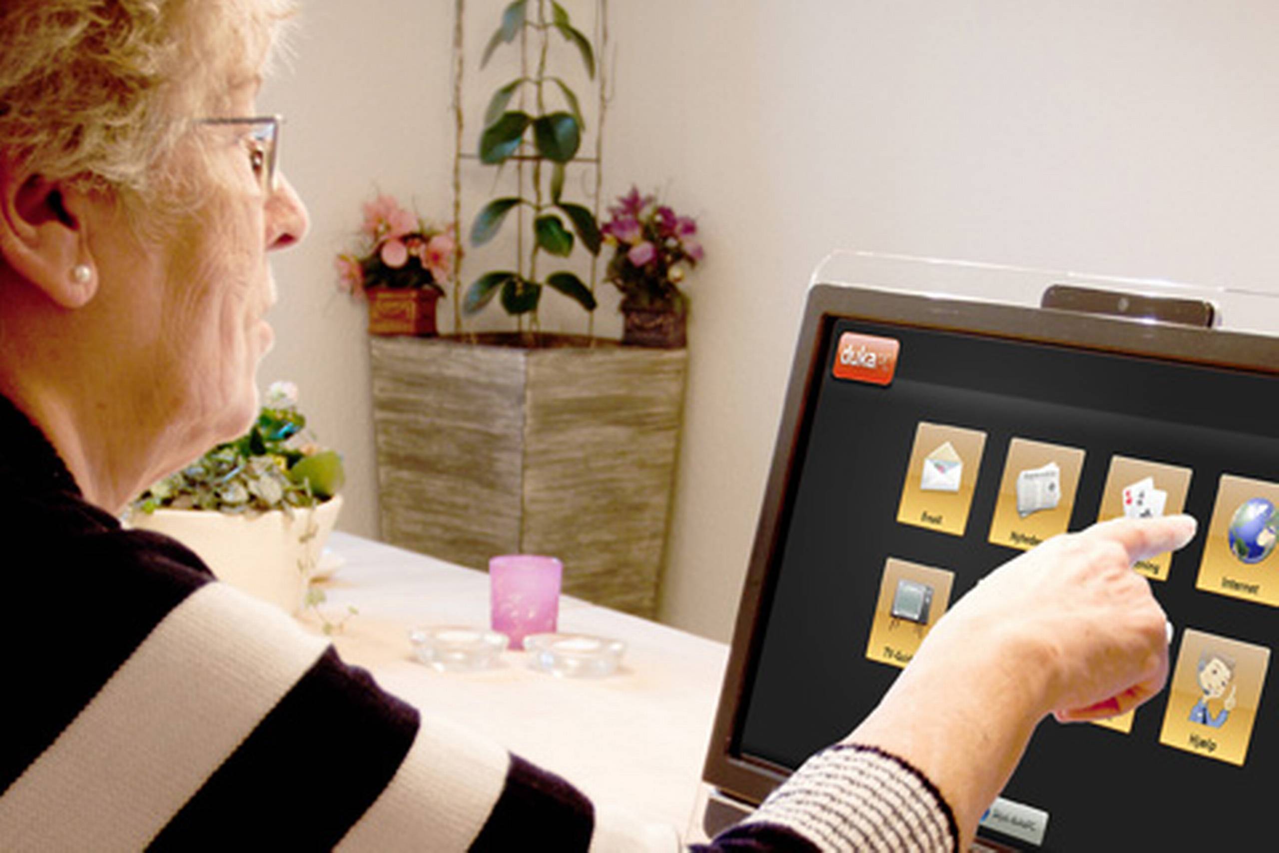 Ny pc skal få flere ældre til skærmen - Jyllands-Posten