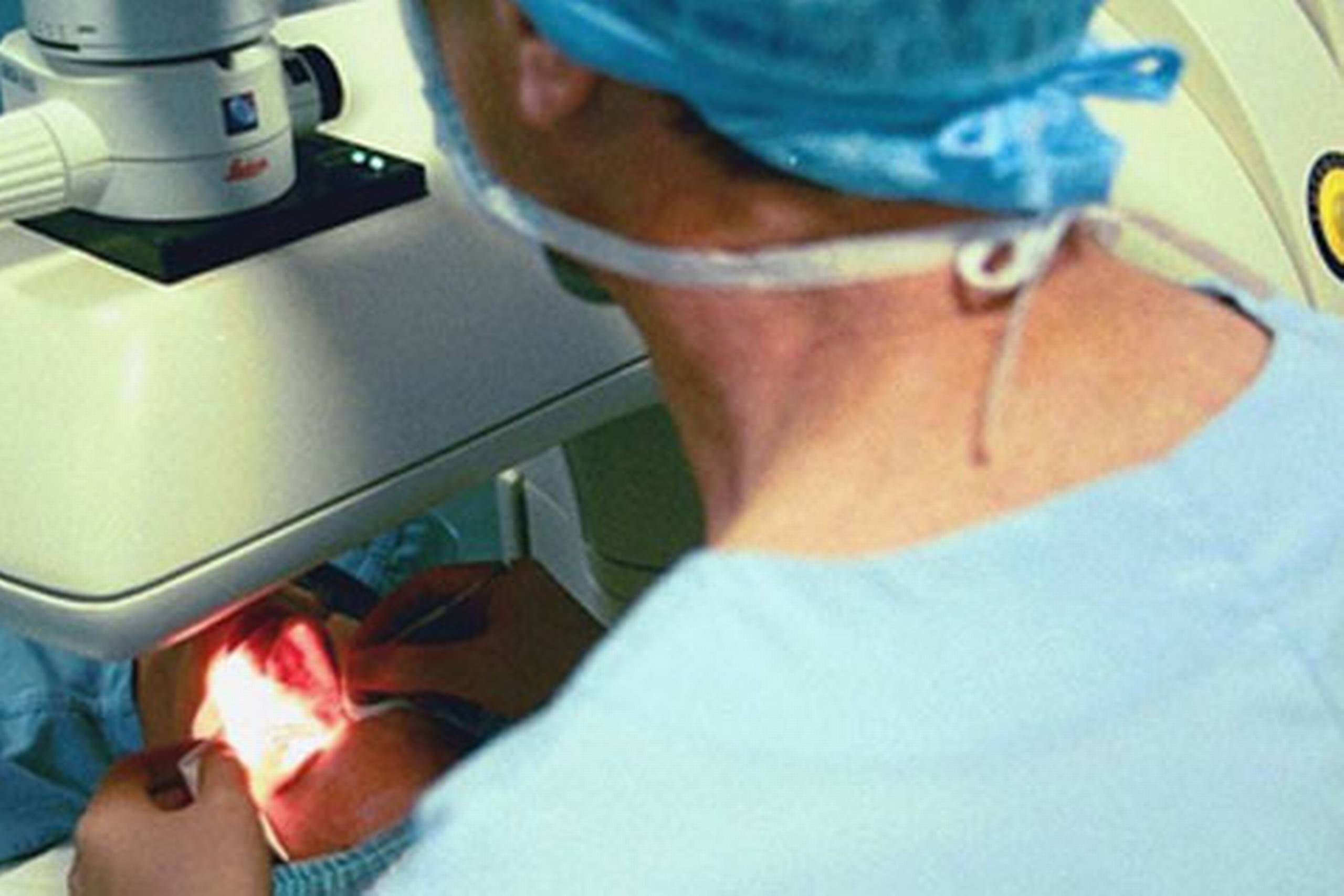 Laseroperation kan ødelægge synet - Jyllands-Posten