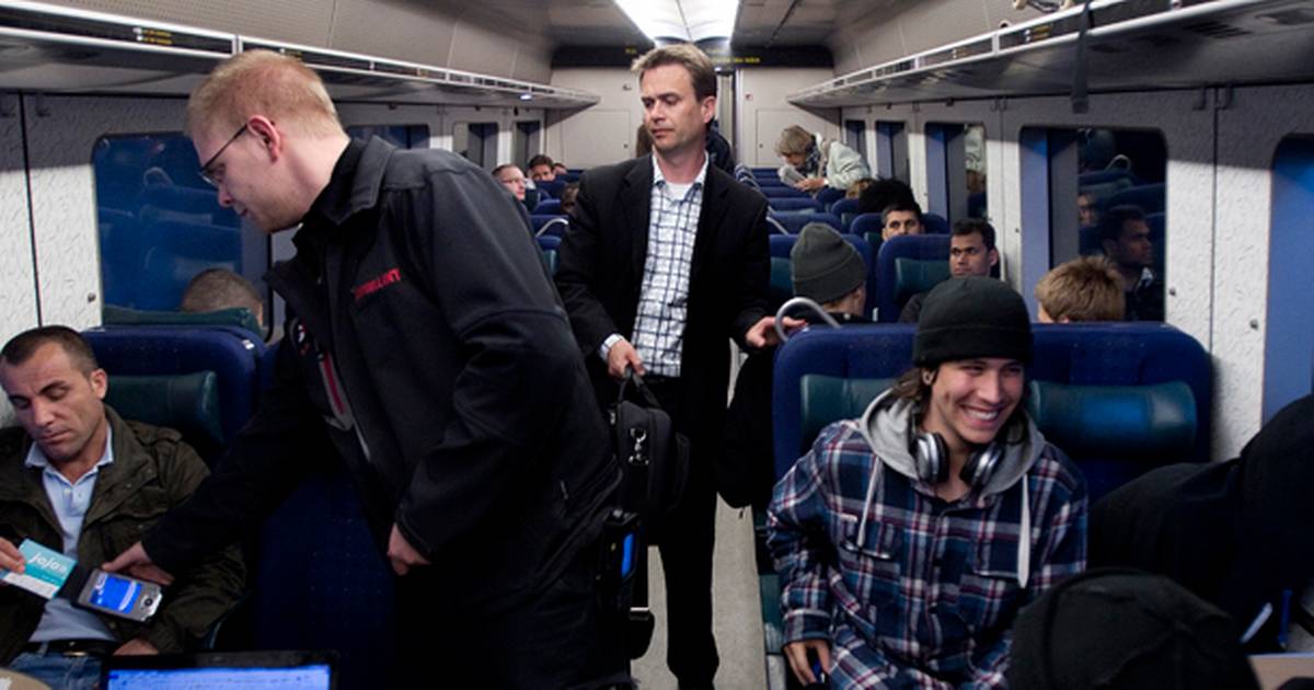 Millioner må ud og stå med DSB - Jyllands-Posten