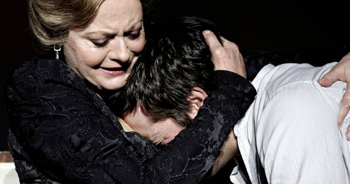 Gengangere, Aarhus Teater - Jyllands-Posten