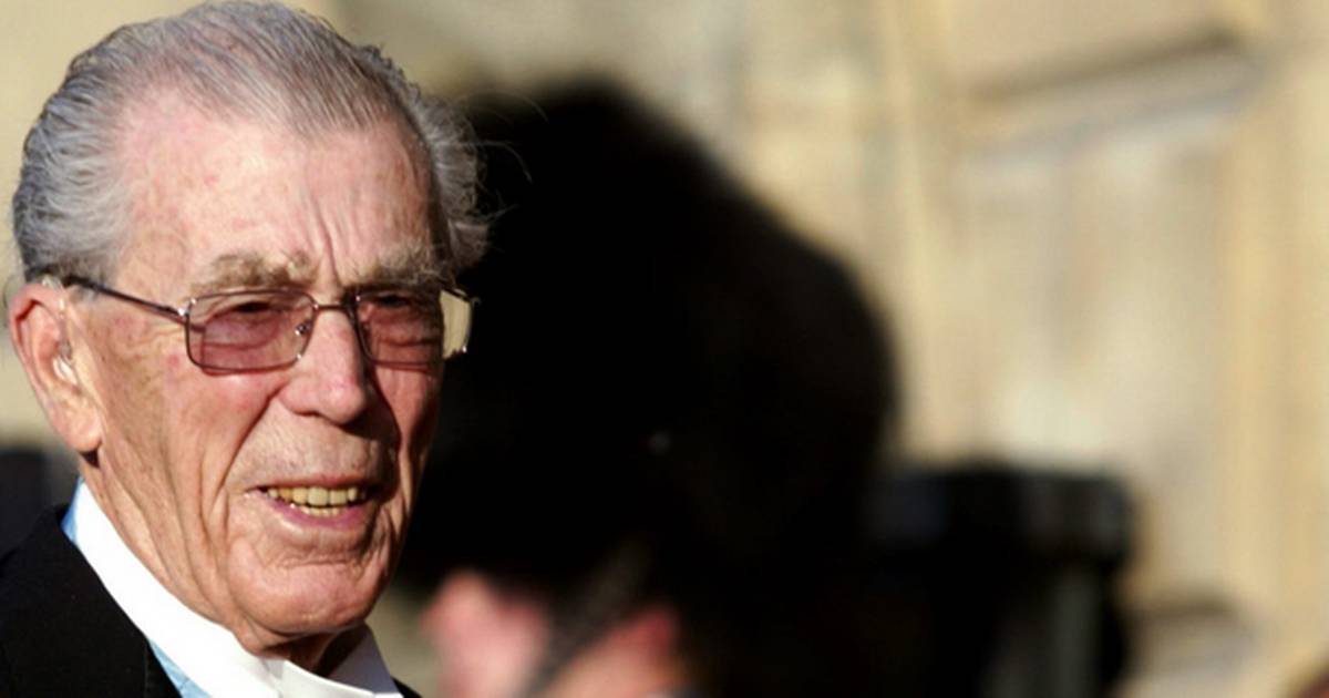 Dronningen tager afsked med sin morbror